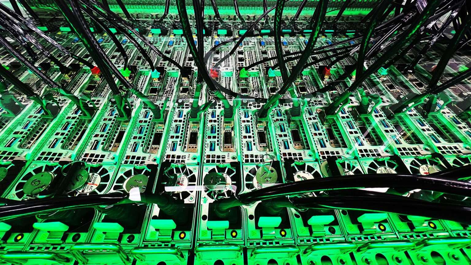 INTELが切り開く革新的な冷却の未来～液浸冷却 | Data Center Café